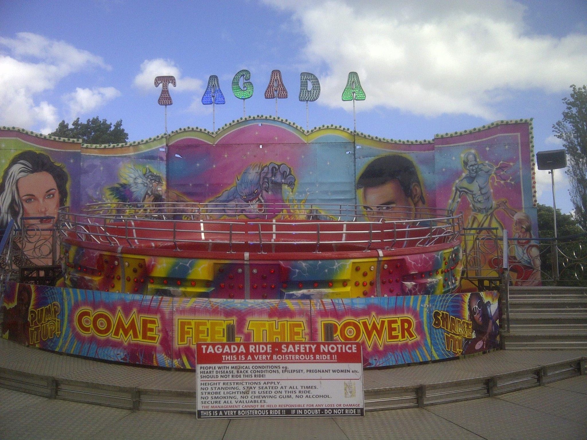 Solve Tagada ride jigsaw puzzle online with 594 pieces