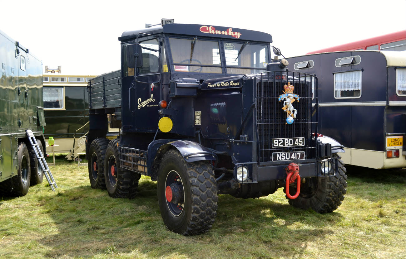 Solve 1954 Scammell Explorer jigsaw puzzle online with 104 pieces