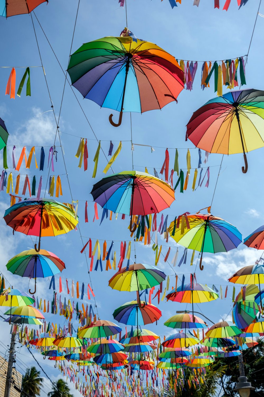 Solve streamers umbrellas jigsaw puzzle online with 54 pieces