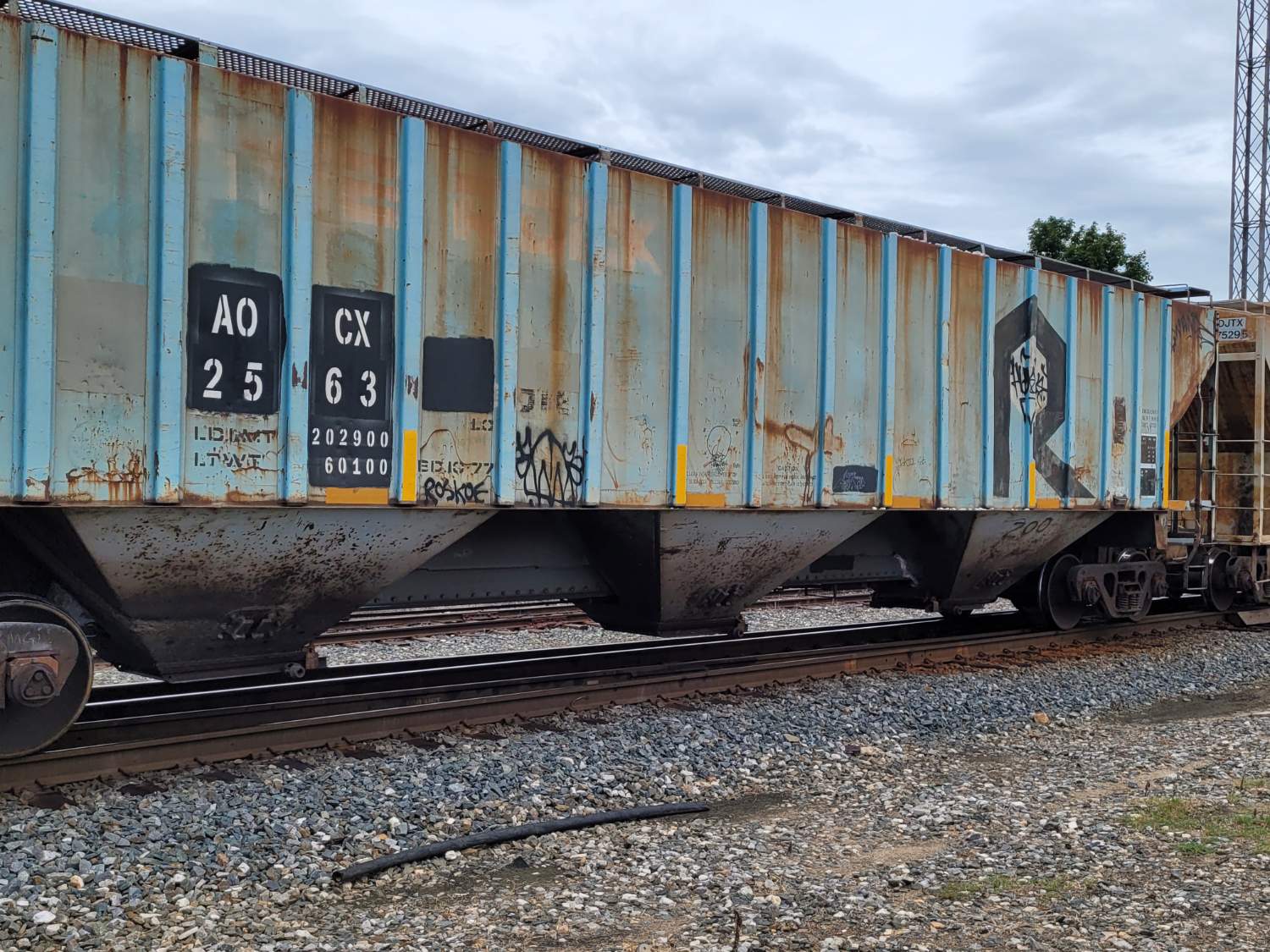 Solve Route Rock - AOCX 2563 - 3-bay hopper jigsaw puzzle online with ...