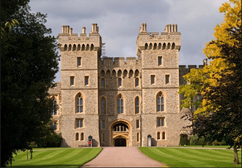 Solve Castle jigsaw puzzle online with 35 pieces