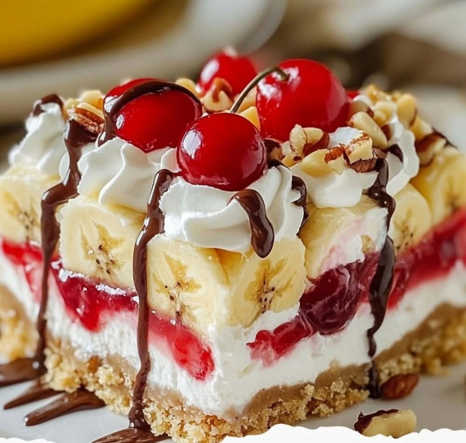 Solve No bake banana split cake jigsaw puzzle online with 600 pieces