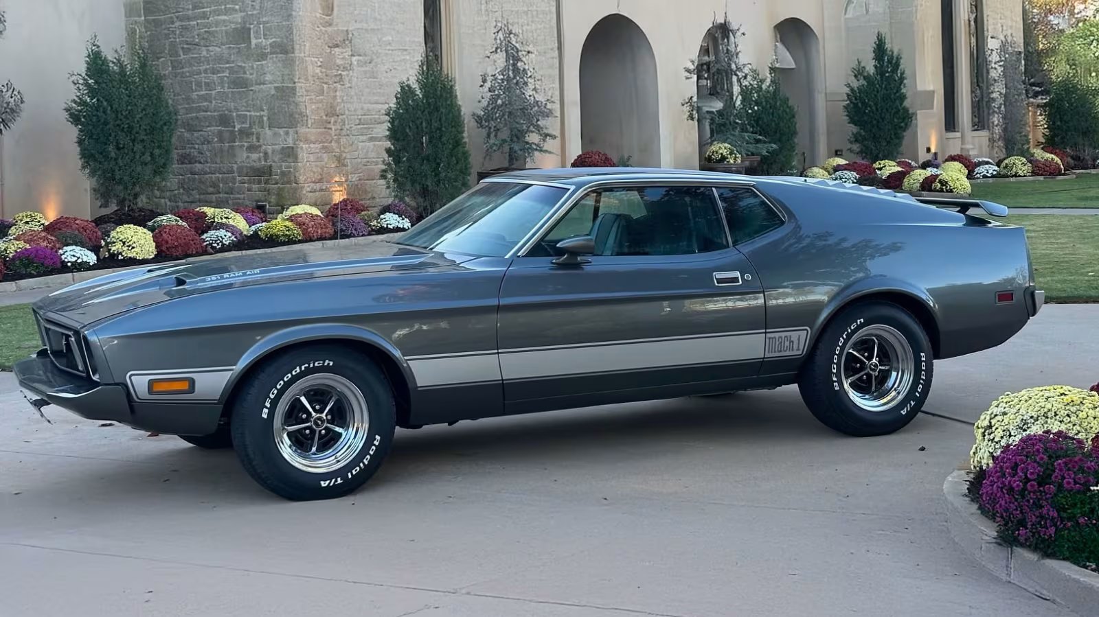 Jigsaw Puzzle | 112 pieces | 1973 Ford Mustang Mach 1 Fastback | Jigidi
