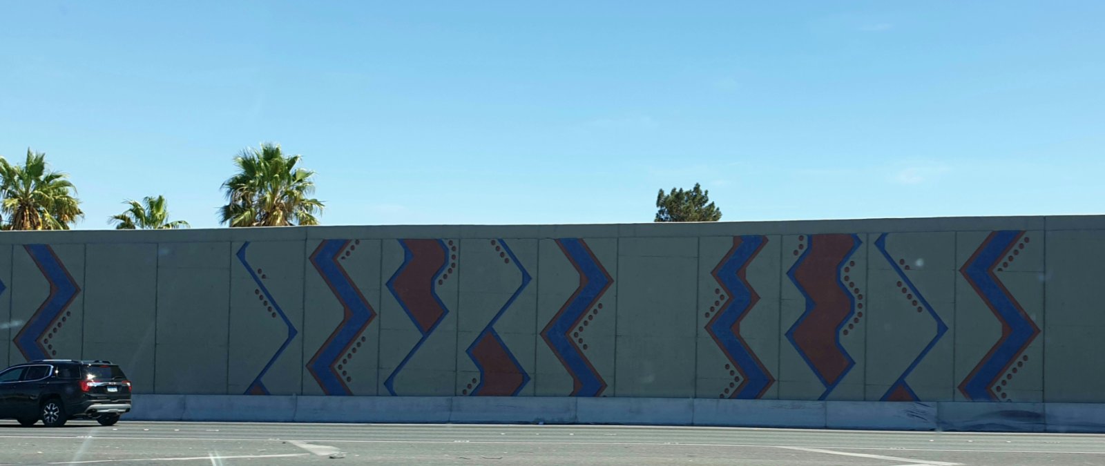 Solve HIGHWAY ART jigsaw puzzle online with 24 pieces