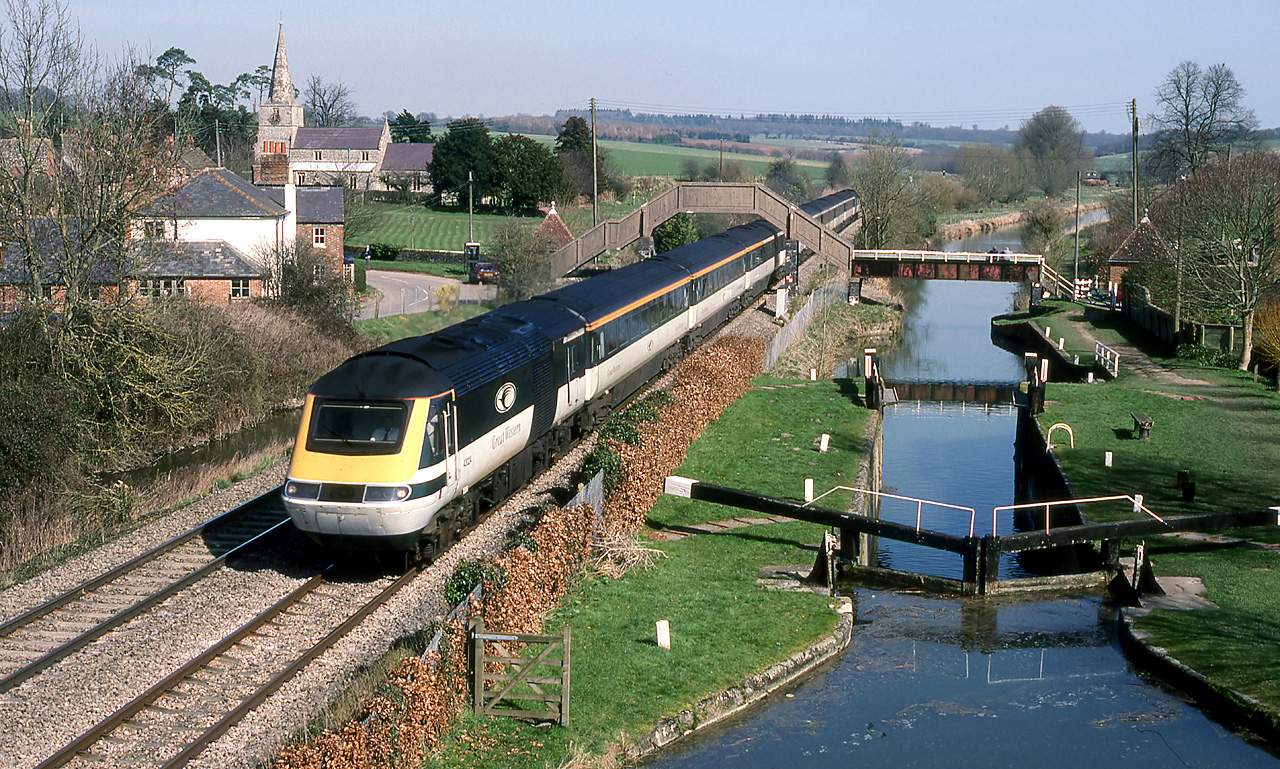 Solve BR Class 43's 43024 and 43192 in Merlin livery passing Little ...