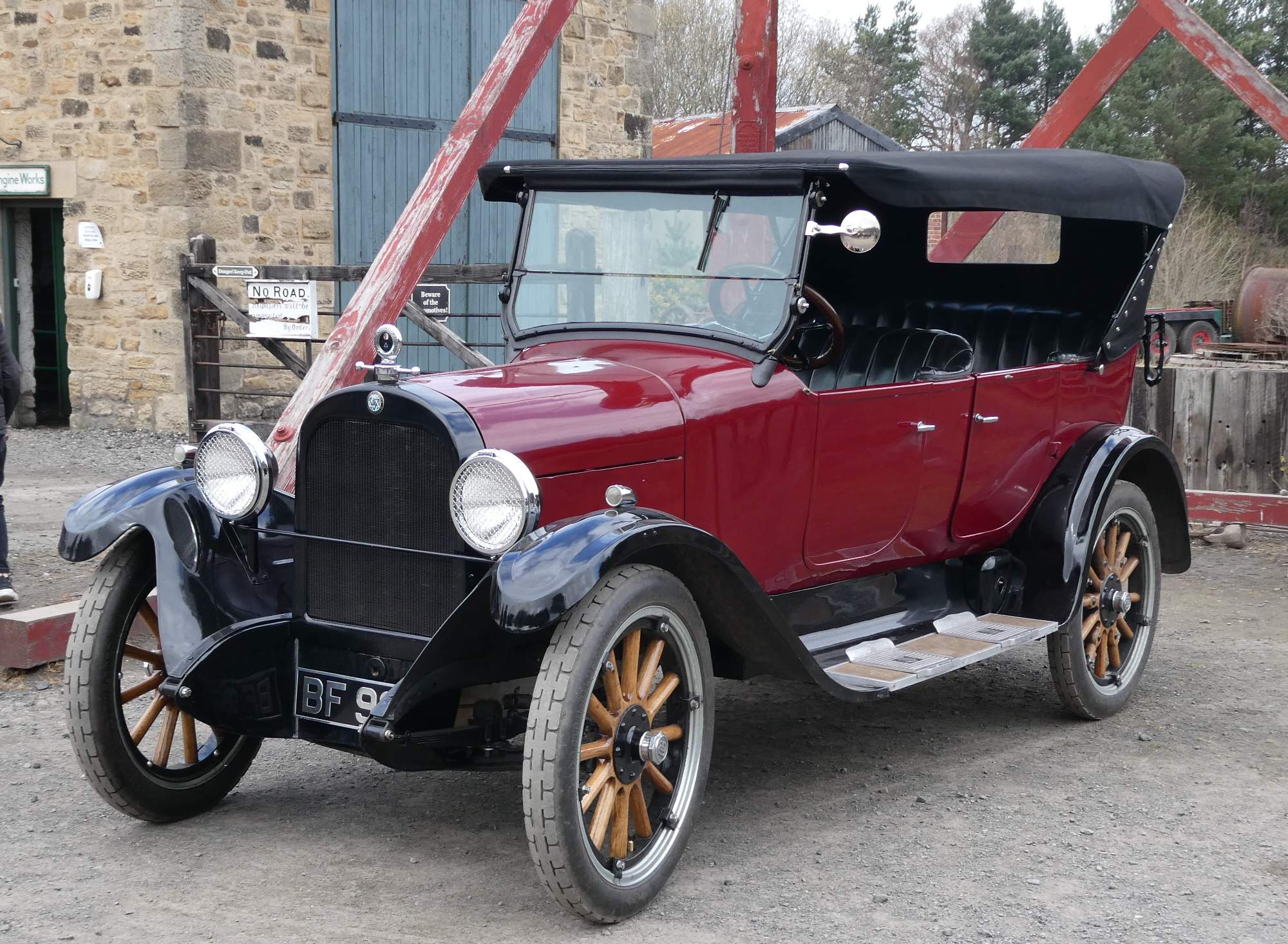 Solve 1923 Dodge Touring Sedan jigsaw puzzle online with 300 pieces