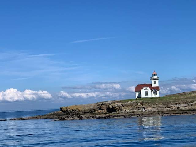 Solve Lighthouse at Orca Island jigsaw puzzle online with 12 pieces