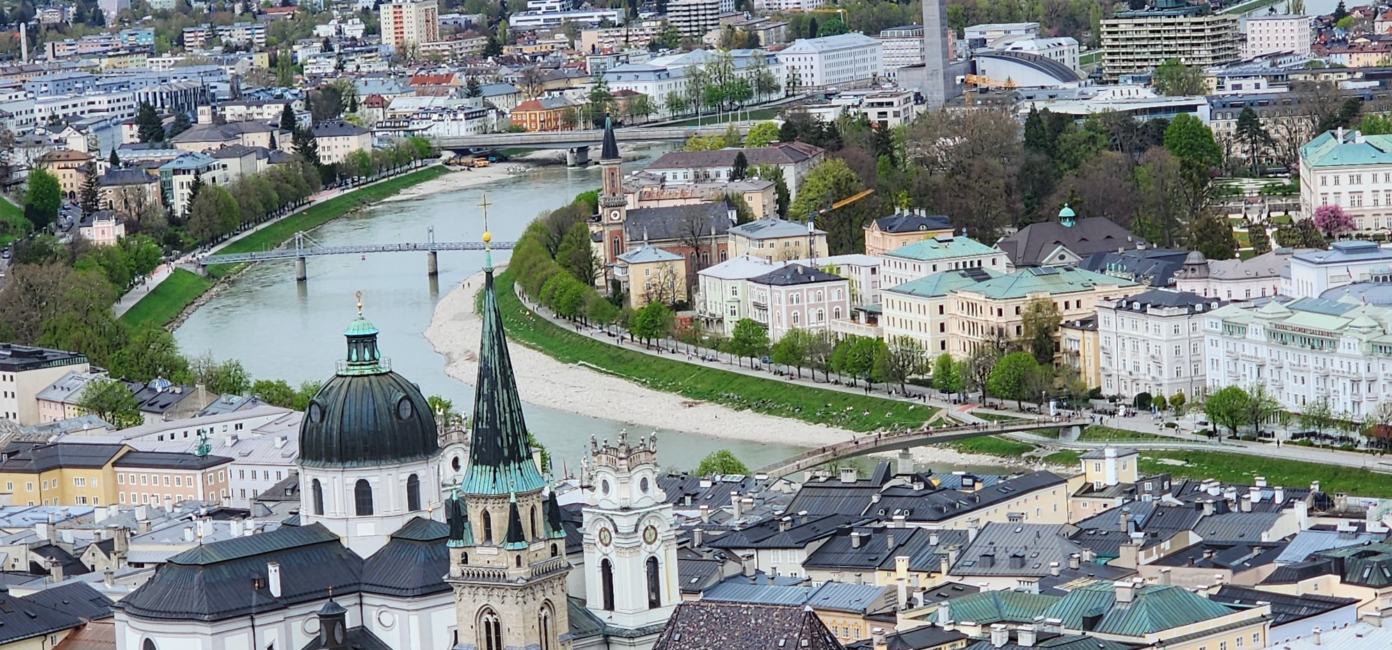 Solve Salzburg, Austria jigsaw puzzle online with 351 pieces