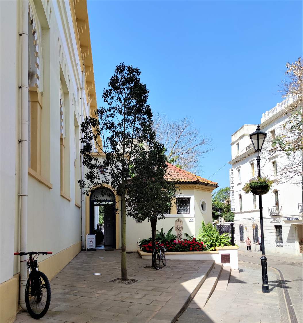 Solve The Holy Trinity Cathedral, Gibraltar jigsaw puzzle online with ...