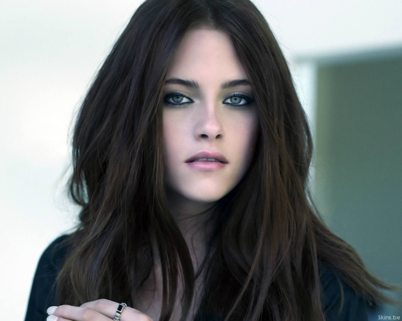 Solve kristen stewart jigsaw puzzle online with 357 pieces