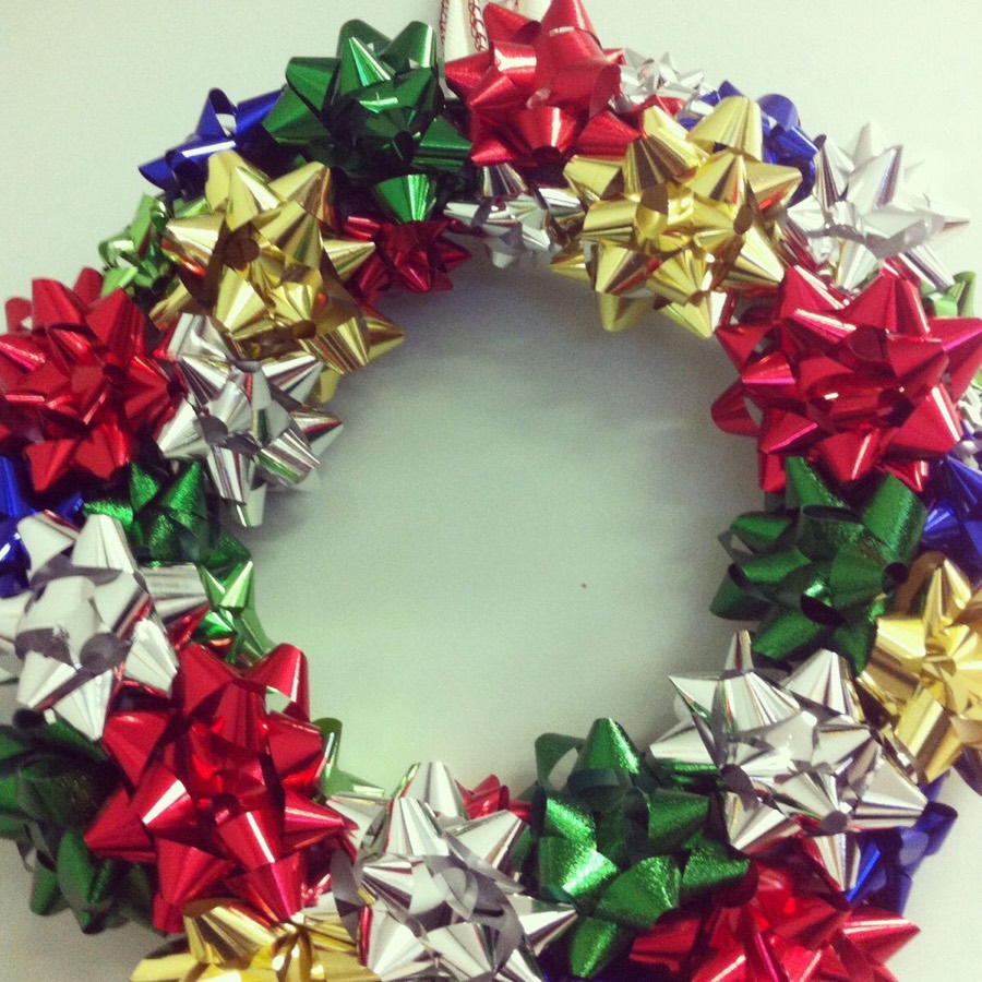 Solve A creative wreath idea at Christmas time jigsaw puzzle online ...