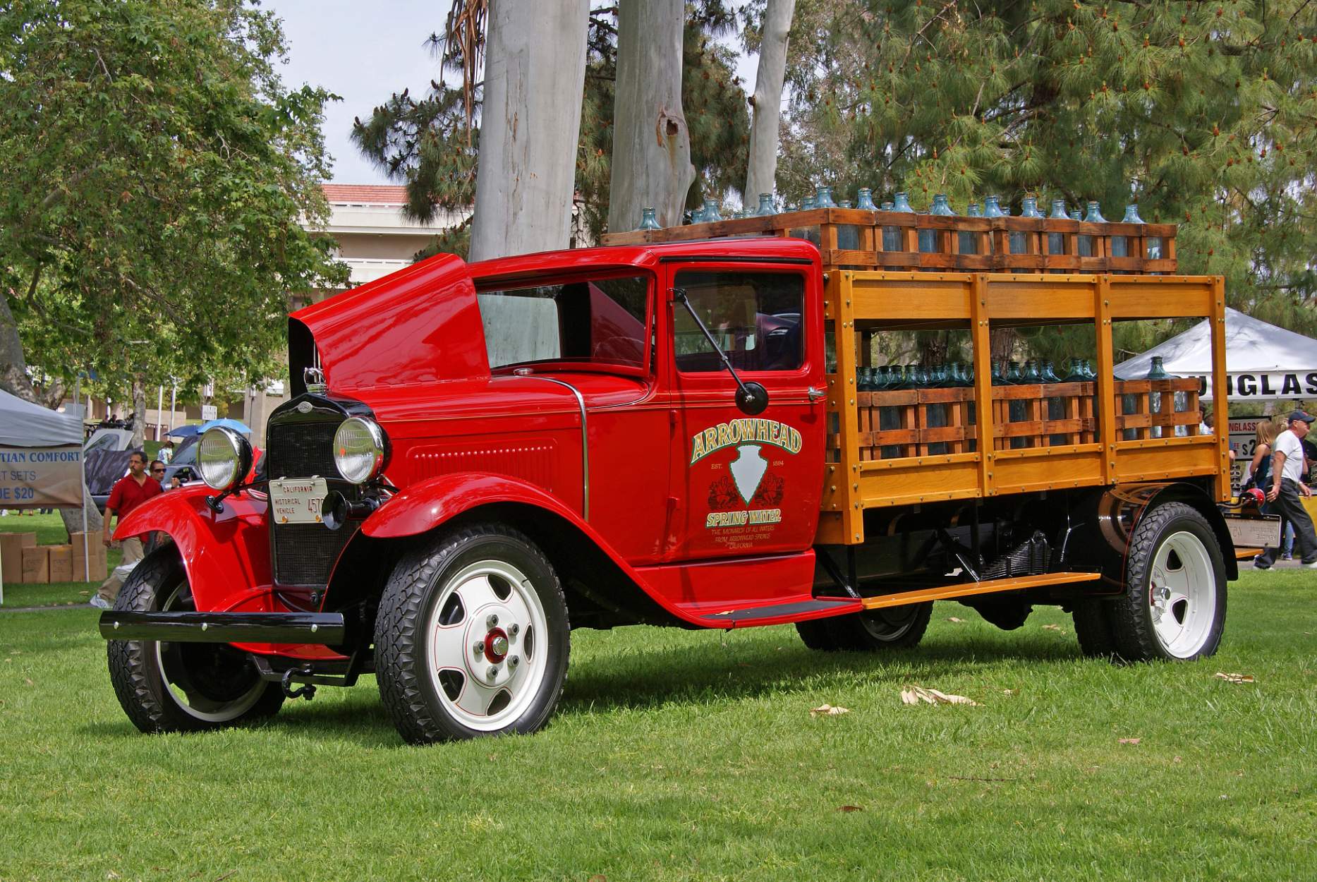 Solve Arrowhead Ford Model AA Truck jigsaw puzzle online with 150 pieces