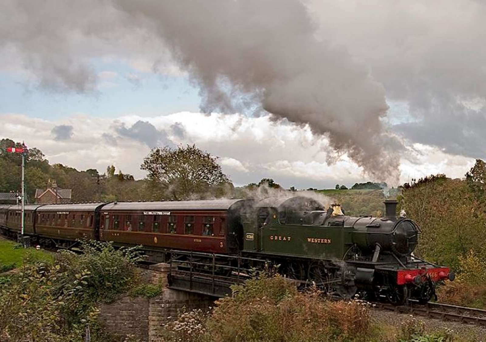 Solve GWR Class 'Small Prairie' 2-6-2T 4566 at Highley. jigsaw puzzle ...