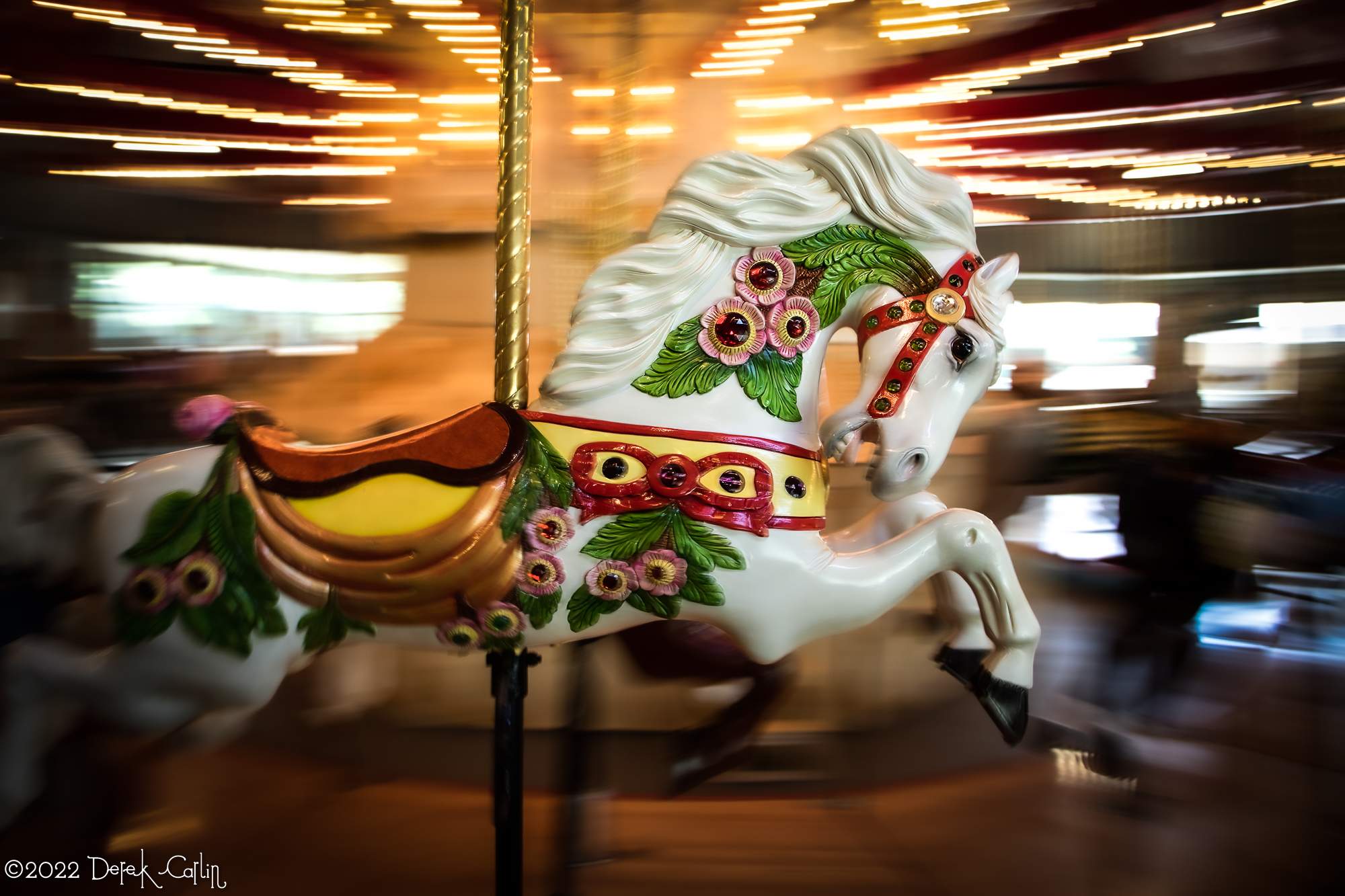 Solve Galloping Carousel Horse jigsaw puzzle online with 216 pieces
