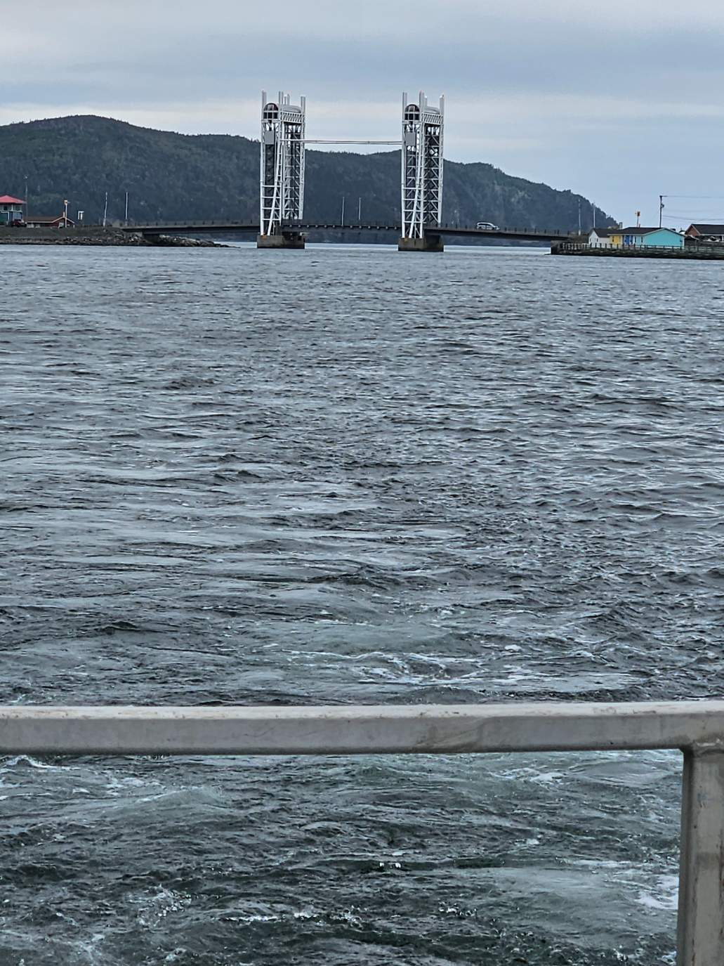 Solve Lift bridge jigsaw puzzle online with 99 pieces