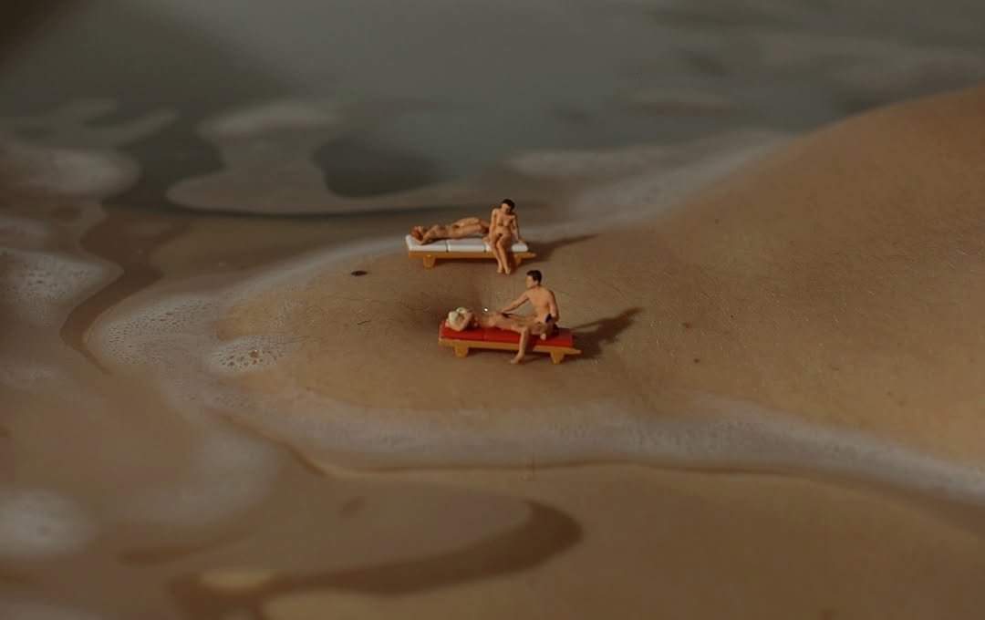 Solve "Bodies on the Shore" an illusion using the human body jigsaw ...