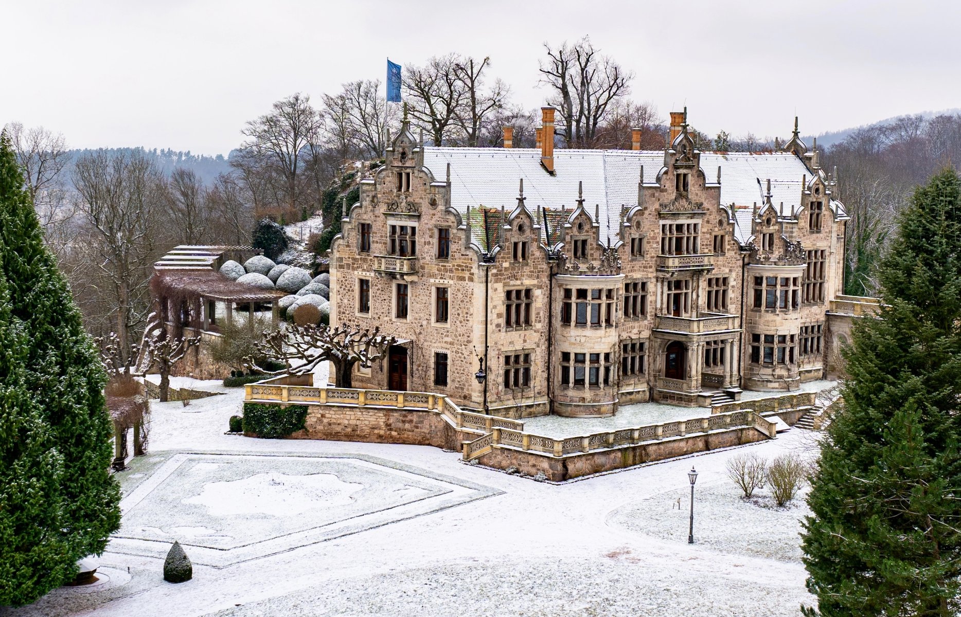 Solve Castle in Winter, resizable 12 to 600 pieces jigsaw puzzle online ...