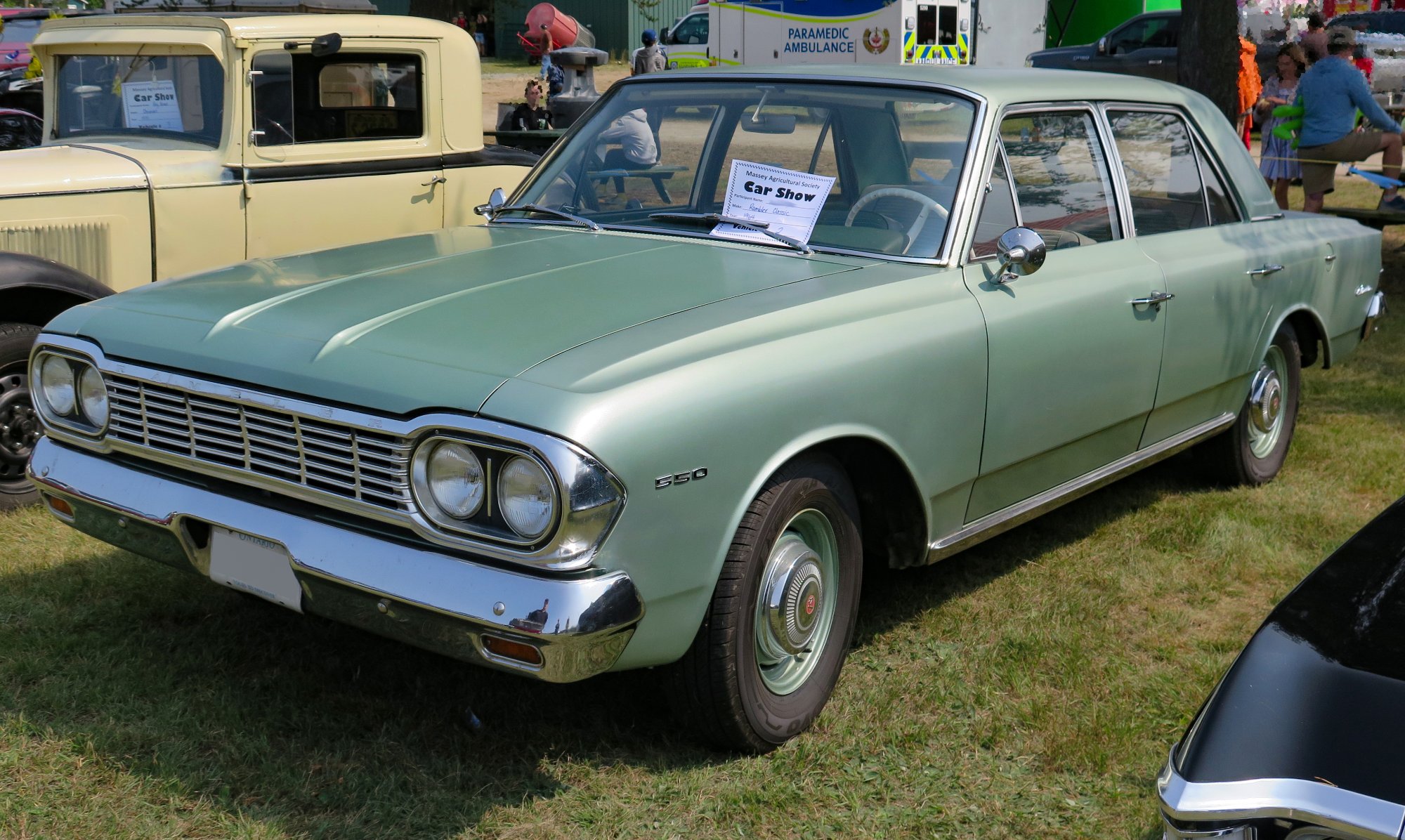 Solve 1964 Rambler Classic 550 jigsaw puzzle online with 209 pieces