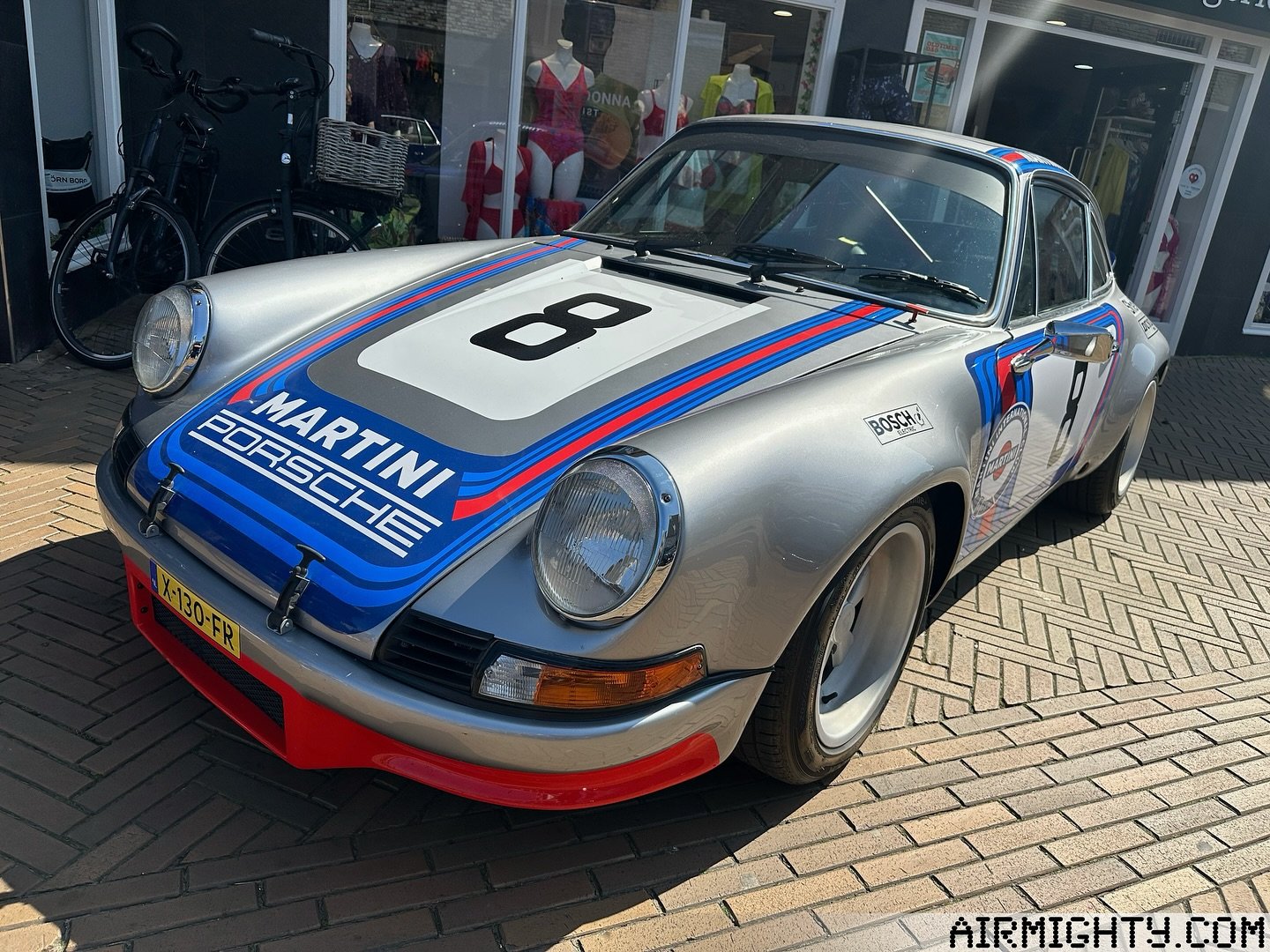 Solve PORSCHE #8 jigsaw puzzle online with 192 pieces