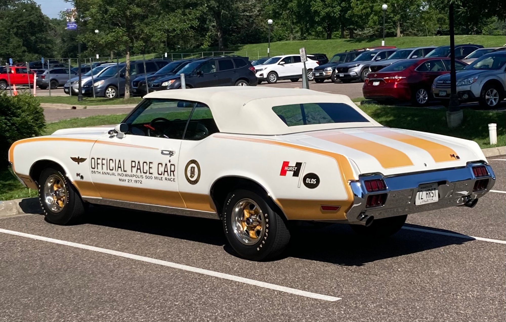 Solve 1972 Hurst/Olds Convertible jigsaw puzzle online with 96 pieces