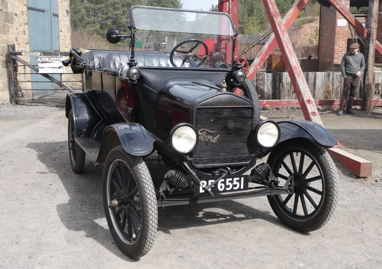Solve 1918 Ford Model-T Open Tourer jigsaw puzzle online with 117 pieces