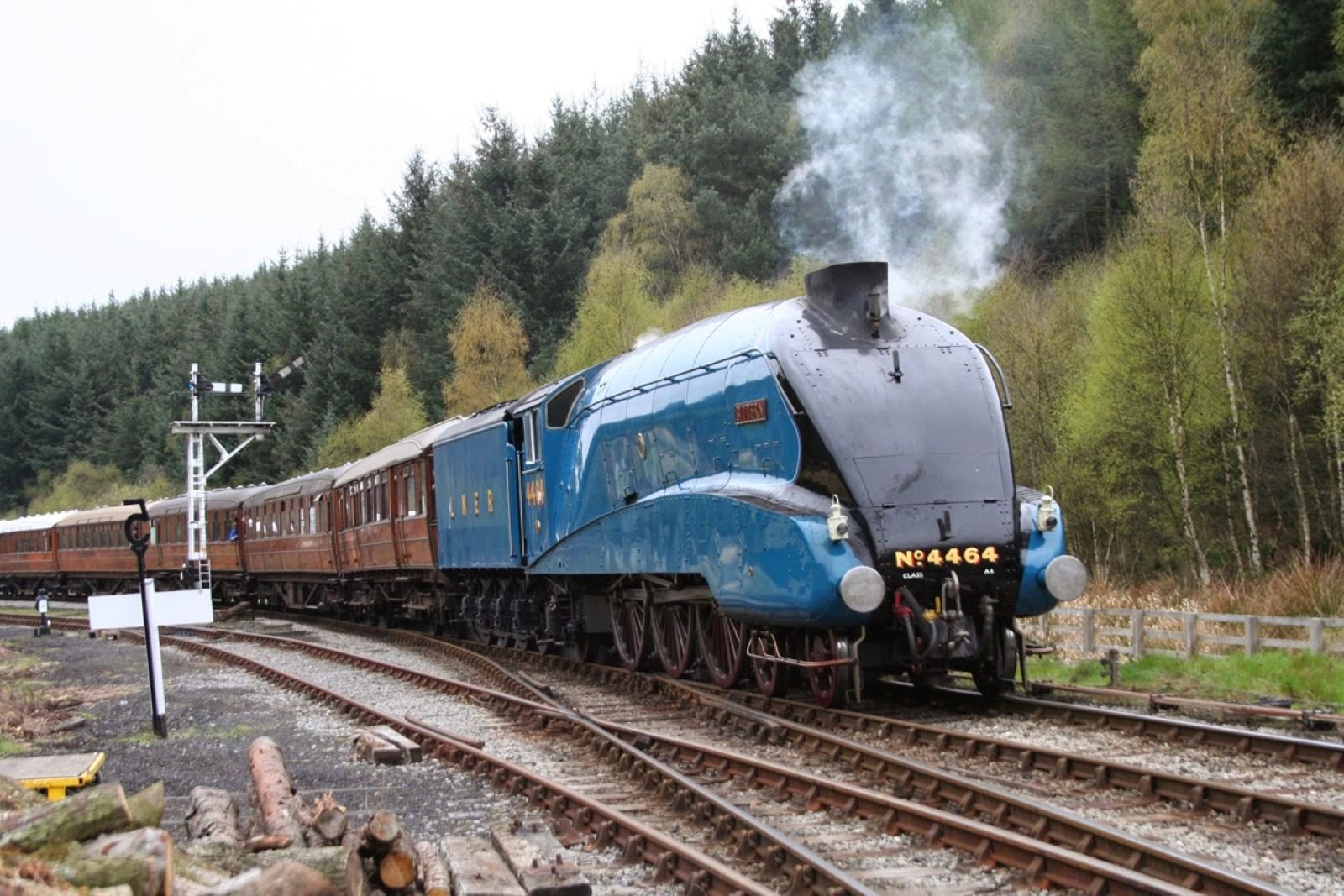 Solve LNER Gresley Class A4 4-6-2 4464 Bittern. jigsaw puzzle online ...