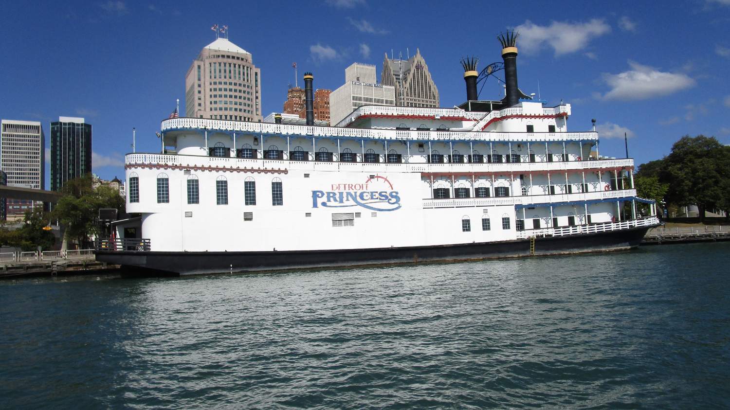 Solve Detroit Princess riverboat jigsaw puzzle online with 84 pieces