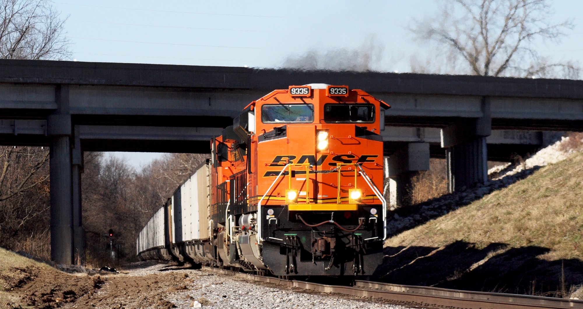 Solve The BNSF 9335 jigsaw puzzle online with 91 pieces