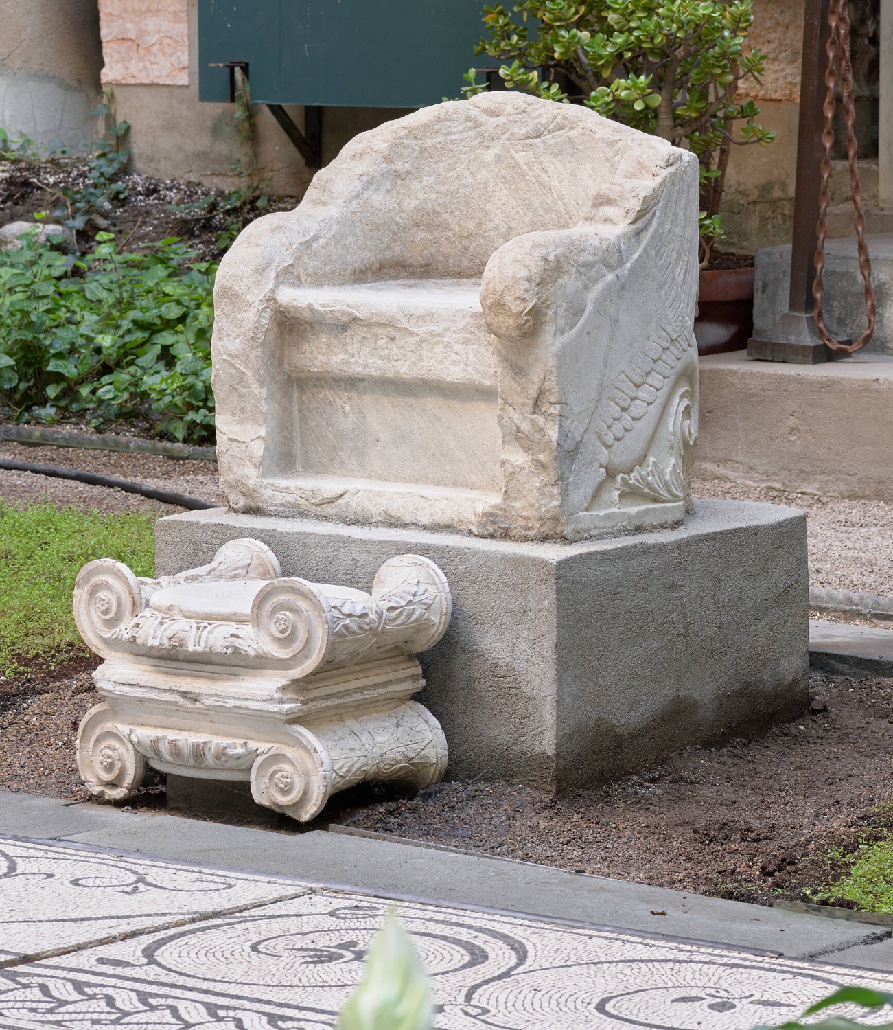 Solve Late 2nd Century Roman Throne, Marble jigsaw puzzle online with ...