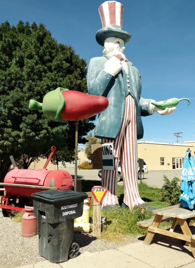 Solve Uncle Sam jigsaw puzzle online with 12 pieces