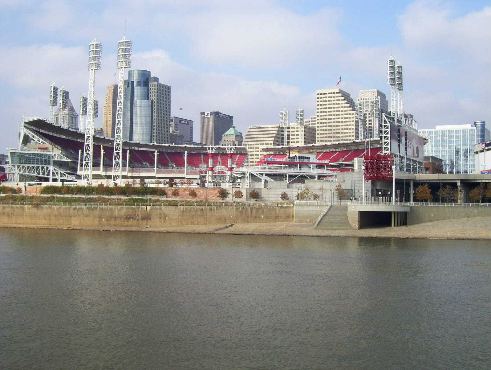 Solve Ballpark at Cincinnati jigsaw puzzle online with 540 pieces