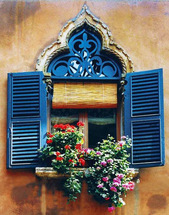 Solve BEAUTIFUL WINDOW jigsaw puzzle online with 63 pieces