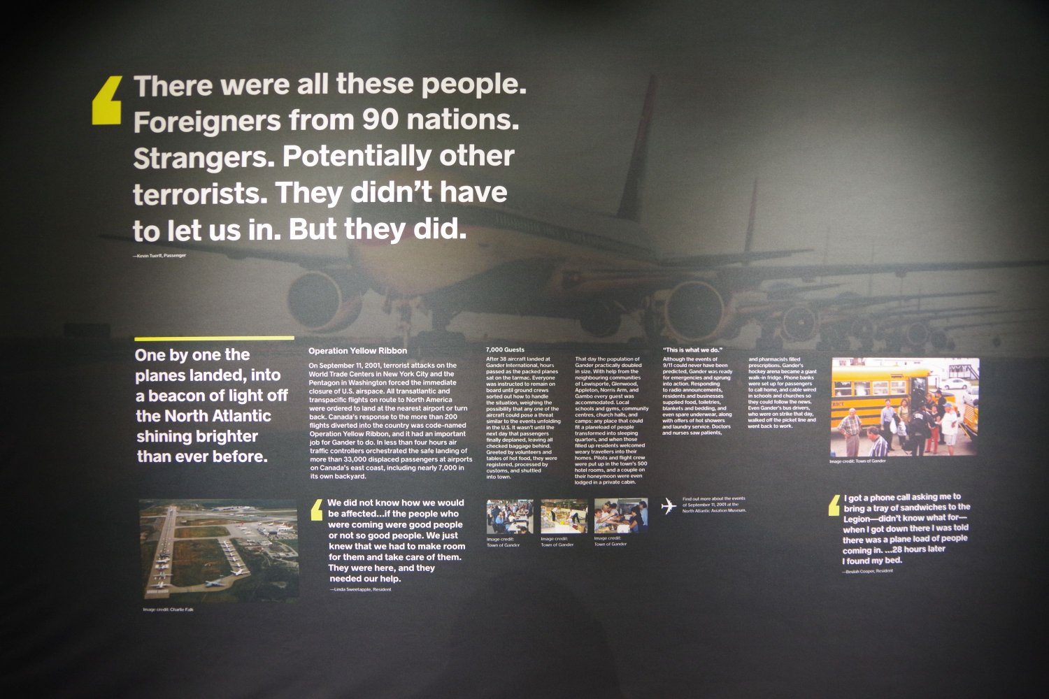 Solve Gander 911 Airport Memorial jigsaw puzzle online with 12 pieces