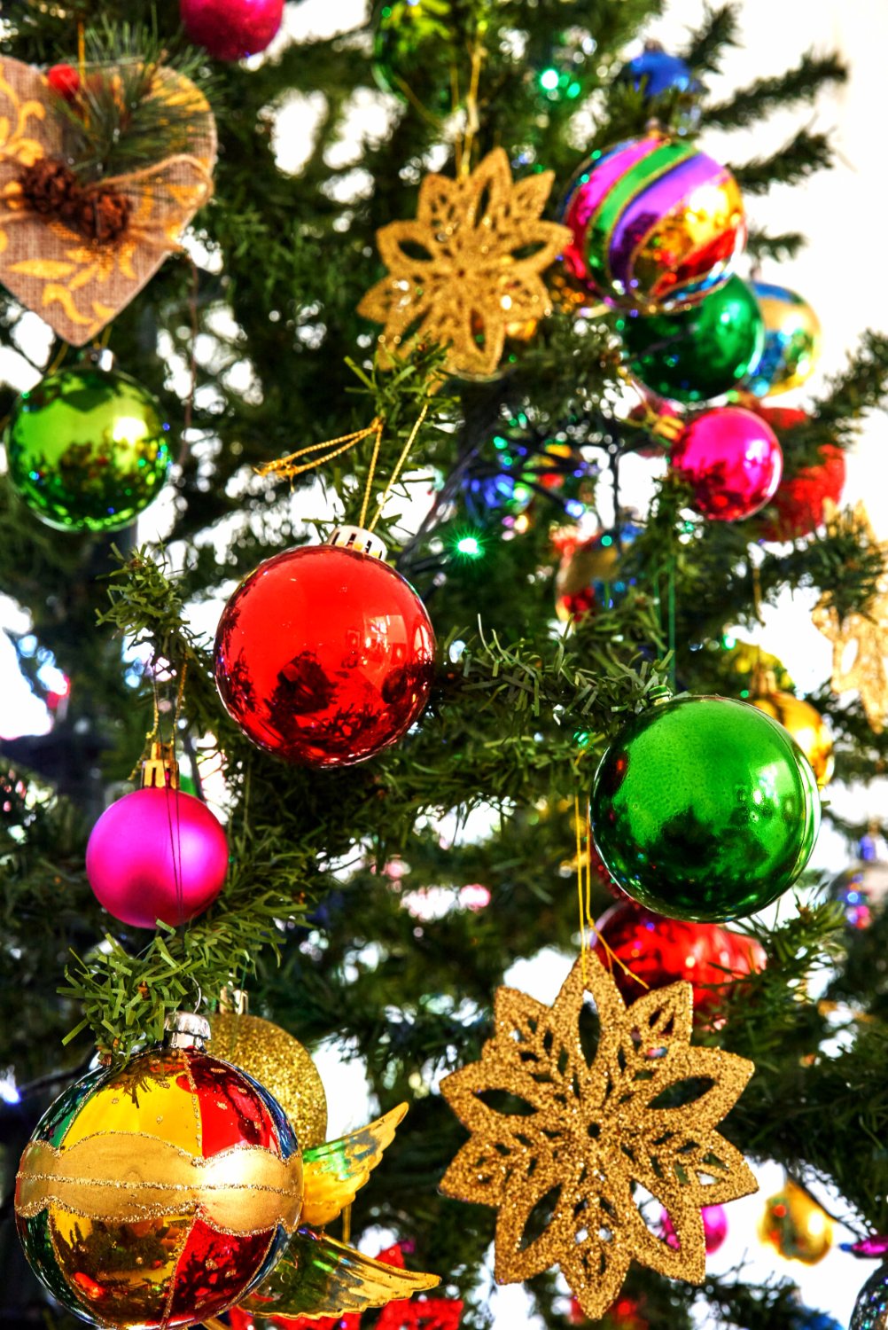 Solve Ornaments jigsaw puzzle online with 40 pieces