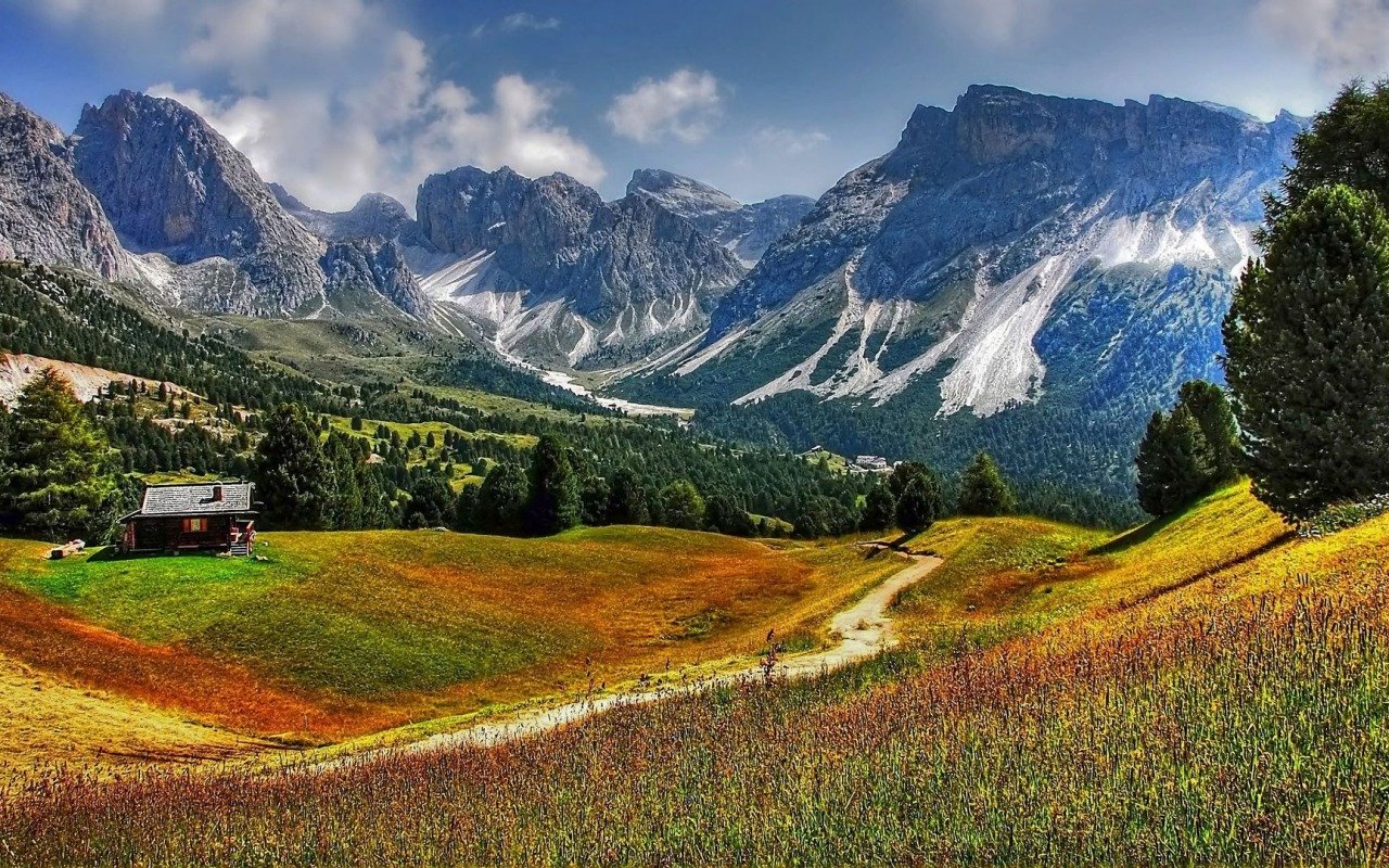 Solve Spring in Austria jigsaw puzzle online with 135 pieces