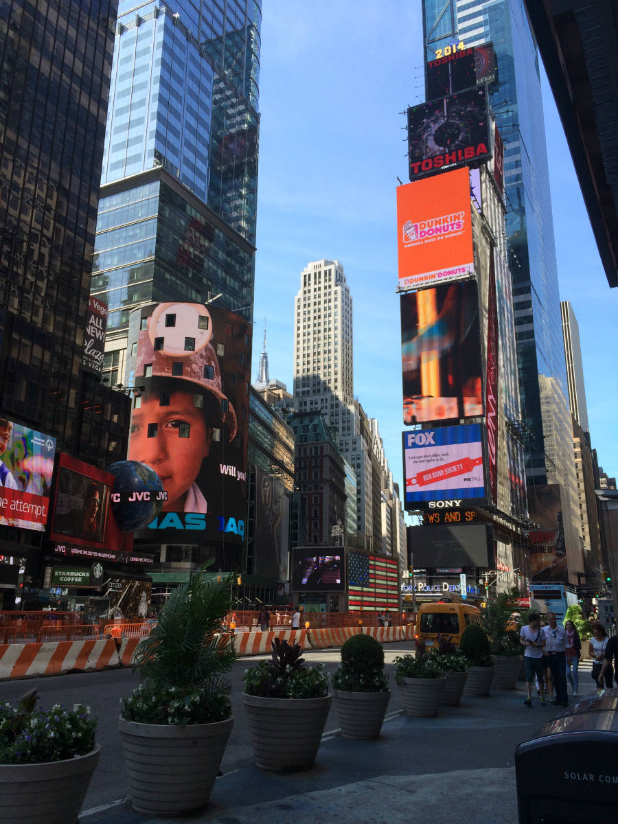 Solve Times Square jigsaw puzzle online with 300 pieces