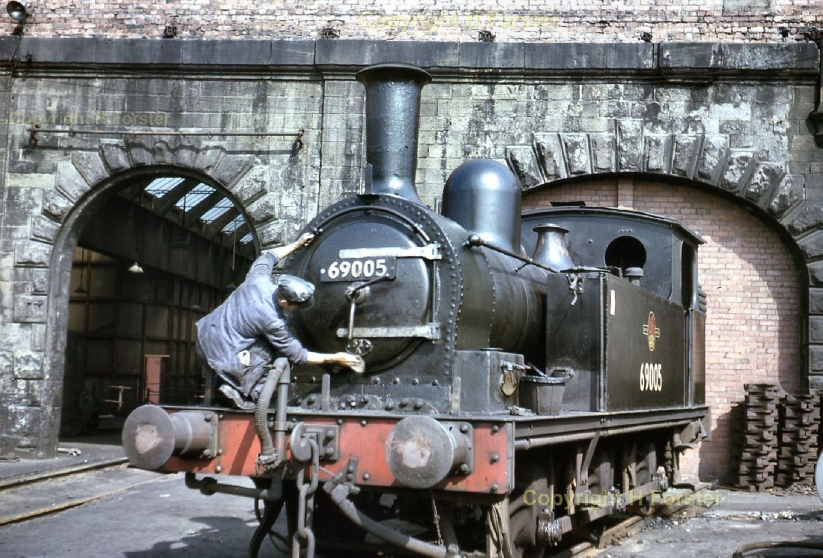Solve LNER Class J72 0-6-0T 69005 at Gateshead. jigsaw puzzle online ...