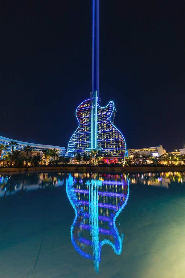 Jigsaw Puzzle | Seminole Hard Rock Hotel and Casino at Night | 35 ...