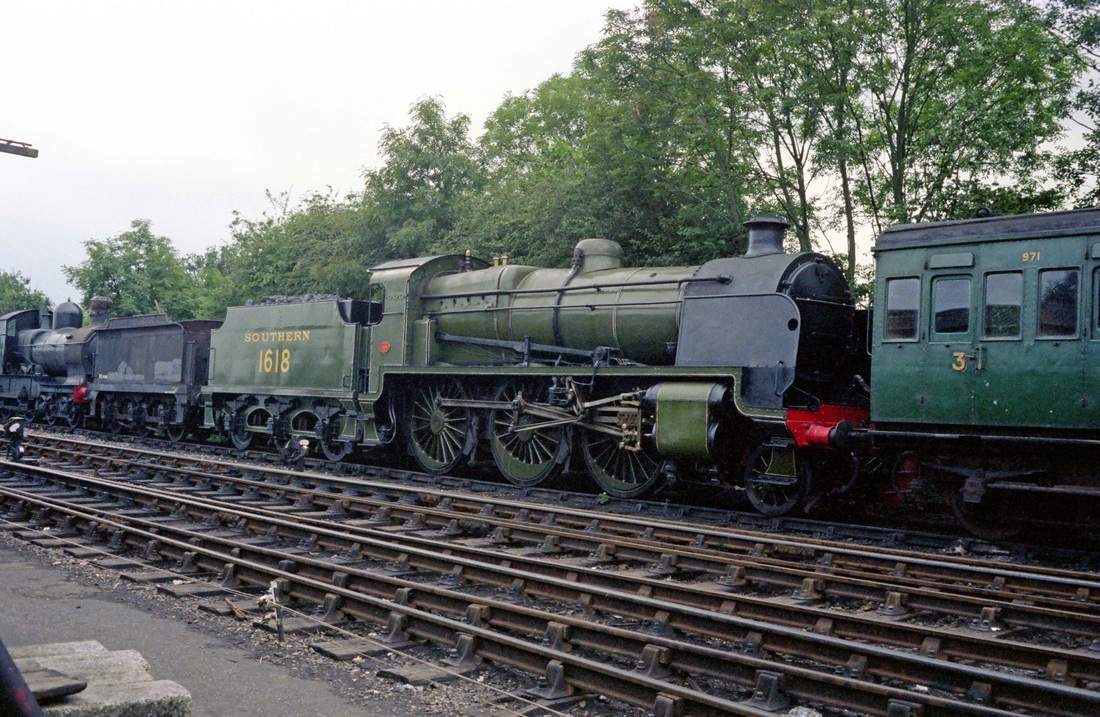 Solve SR U Class 2-6-0 1618. jigsaw puzzle online with 70 pieces