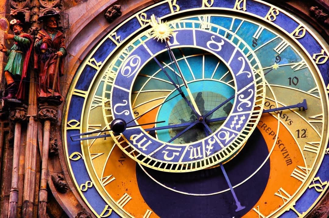 Solve Sun dial jigsaw puzzle online with 35 pieces
