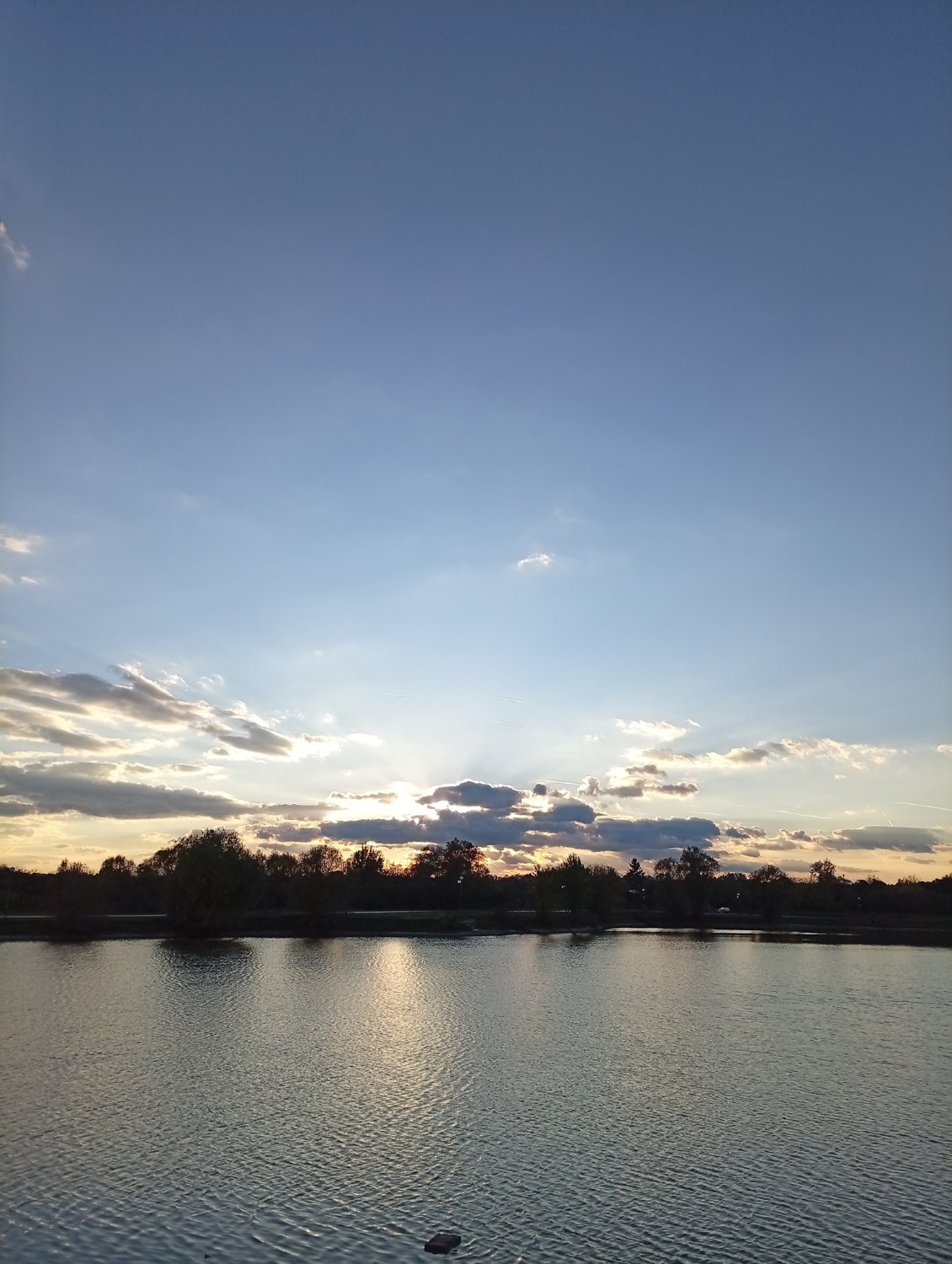 Solve Sunset jigsaw puzzle online with 88 pieces