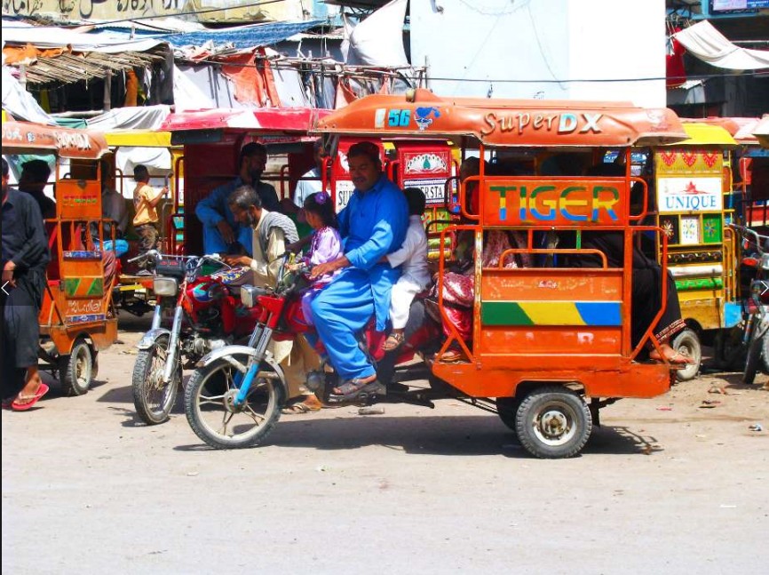 Solve Chingchi Rickshaw, Pakistan jigsaw puzzle online with 154 pieces