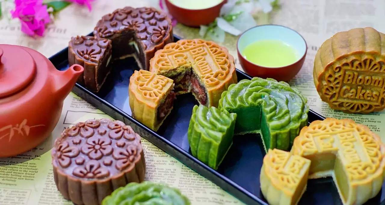 Solve BánhTrungThu; 月餅 YuèBǐng : VietNamese & Chinese MoonCakes jigsaw ...
