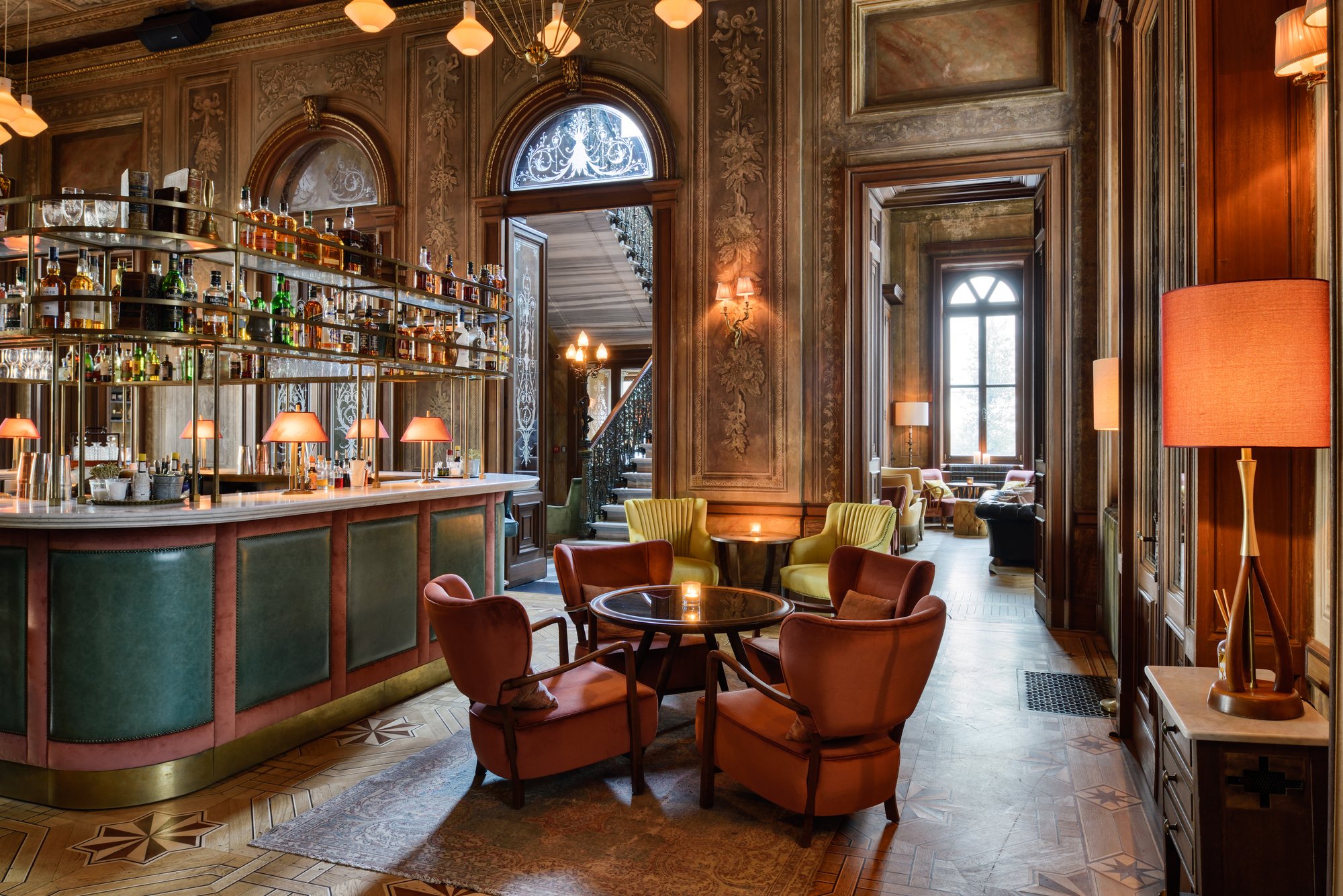 Solve Hotel Lobby Bar jigsaw puzzle online with 96 pieces