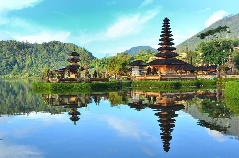 Solve Bali jigsaw puzzle online with 35 pieces