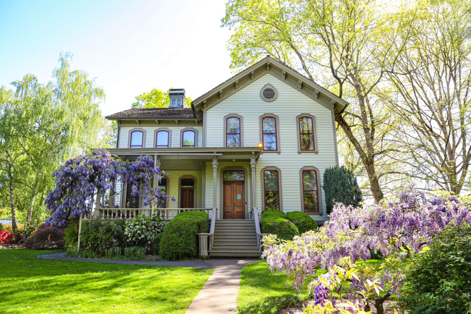 Solve THE OLD BUSH HOUSE jigsaw puzzle online with 96 pieces