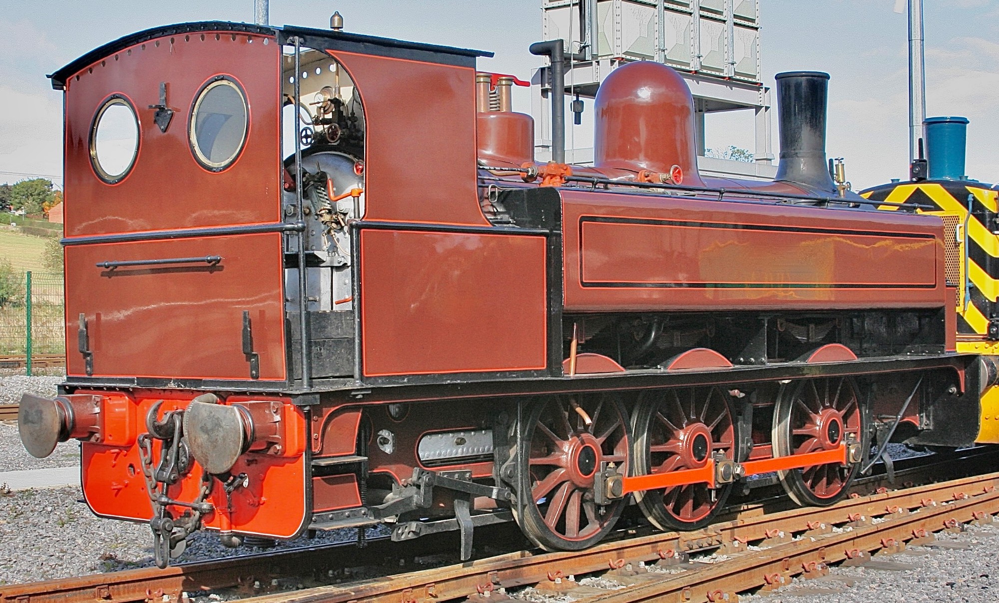 Solve Works loco jigsaw puzzle online with 589 pieces