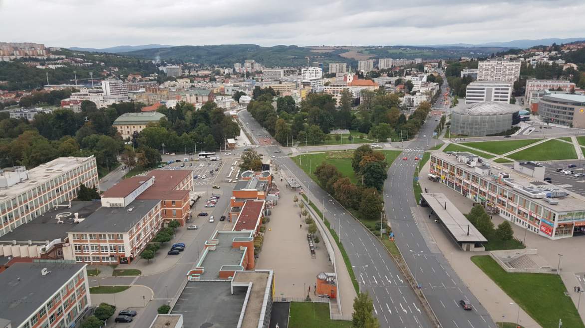 Solve Zlín - centrum jigsaw puzzle online with 15 pieces