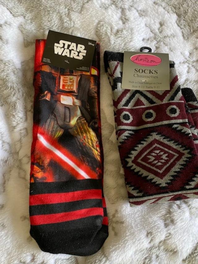 Solve Socks (b) jigsaw puzzle online with 20 pieces