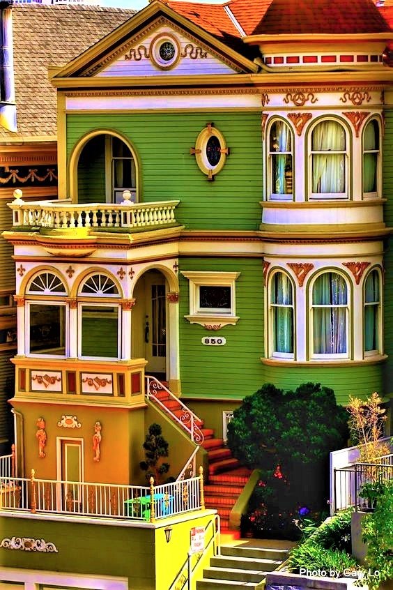 Solve Architecture jigsaw puzzle online with 70 pieces